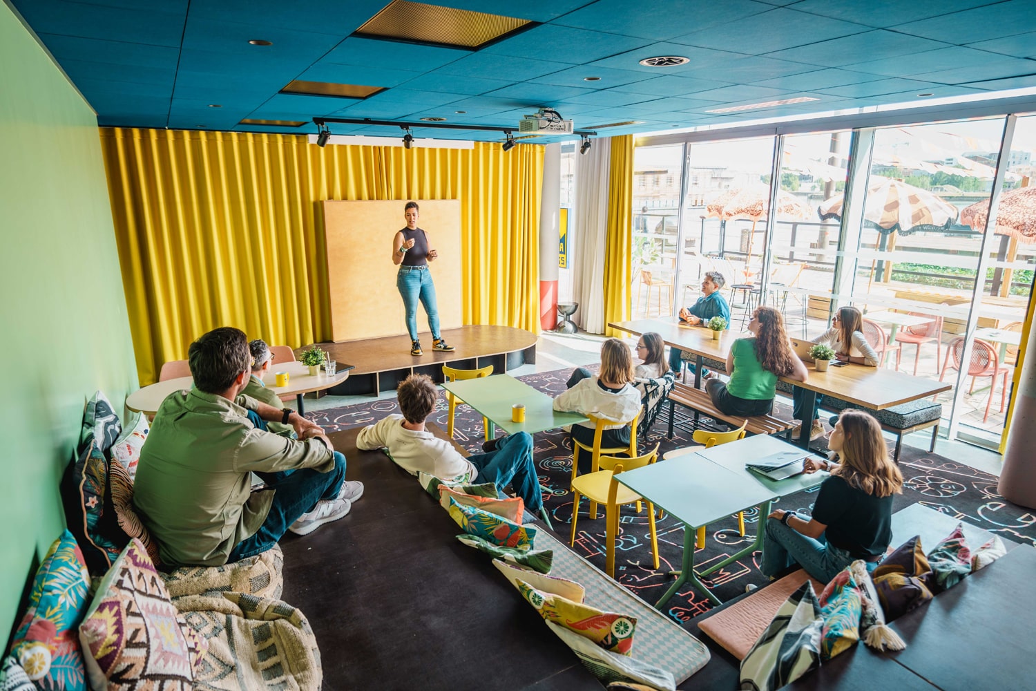 Bureaux, Coworking, Salles de réunion & Events - Mama Works